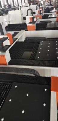 Cina 1500*3000 mm HIWIN 3 assi Configurazione Fibra Laser Cutting Machine con 3000W di uscita in vendita