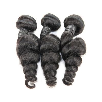 China 100 extensões fracas genuínas do cabelo encaracolado, cabelo humano do Weave fraco da onda à venda