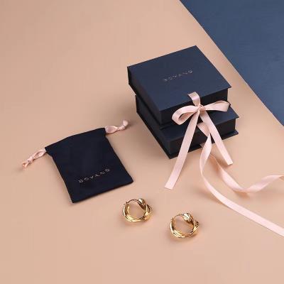 Cina Scatole d'imballaggio di Flip Top Magnetic Jewelry Gift del sacchetto dei gioielli del contenitore di collana del braccialetto del ODM in vendita