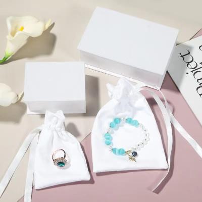 Cina Scatole d'imballaggio di Flip Top Magnetic Jewelry Gift del sacchetto dei gioielli del contenitore di collana del braccialetto del ODM in vendita