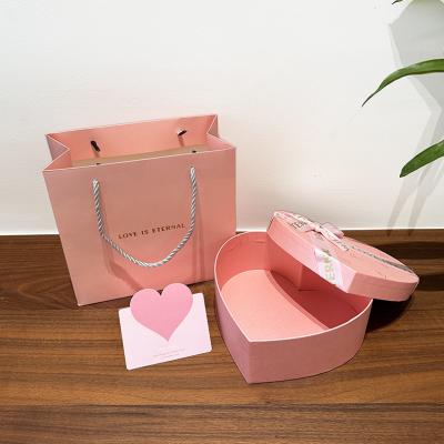 China Greeting Card Rigid Presentation Boxes Pink Heart Box With Tote Bag Customizable for sale