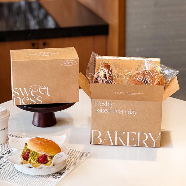 Quality 21 X 13 X 15cm Packaging Paper Box Customized Printing Bread Toast Box for sale