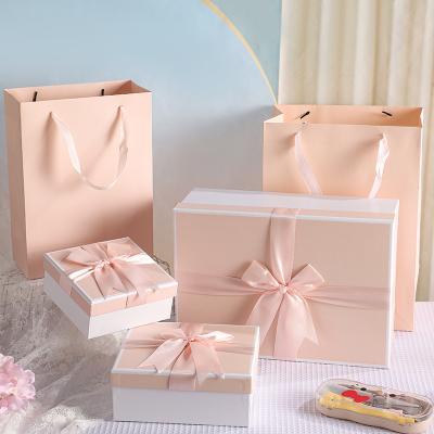 China Bowknot Packaging Paper Box 20 X 18 X 8cm Fashionable Gift Box for sale