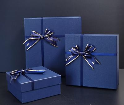 Китай Подарочный набор класса люкс с премиальной атласной лентой. Упаковка с дизайном крышки «небо-земля». Индивидуальная подарочная коробка на годовщину. продается