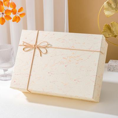 Китай Подарочная коробка из жесткого картона на заказ для дней рождения, упаковка для косметики, помад, бизнес-сувениров и сувениров для вечеринок продается