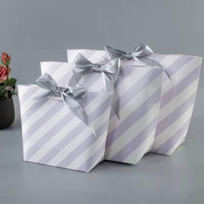 Cina Borse del regalo della carta della damigella d'onore di colore 250gsm del ODM Pantone 25*37*11cm in vendita