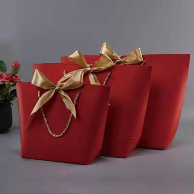Cina Borse del regalo della carta della damigella d'onore di colore 250gsm del ODM Pantone 25*37*11cm in vendita