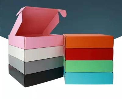 China SGS van het de Kledingskarton van de Bandrok van de de Giftdoos van de de Ambachtmaatkleding de UV Verschepende Dozen Te koop