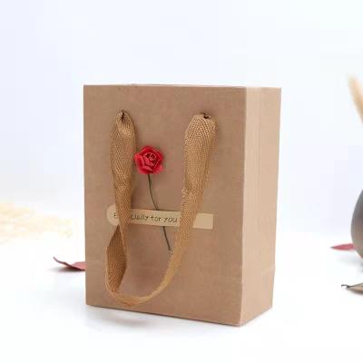 Cina Schermo di iso 15x8x20cm che stampa i sacchi di carta attuali con il fiore in vendita