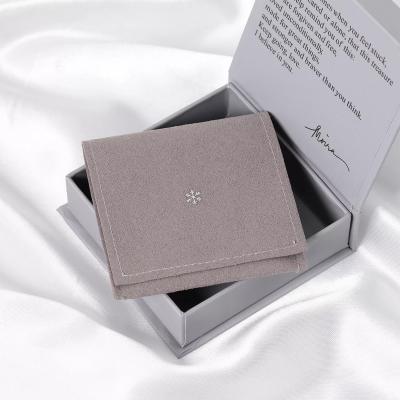 Cina Piccolo contenitore di regalo di carta magnetico dei contenitori di gioielli della chiusura 5x5 12x12 con il coperchio in vendita