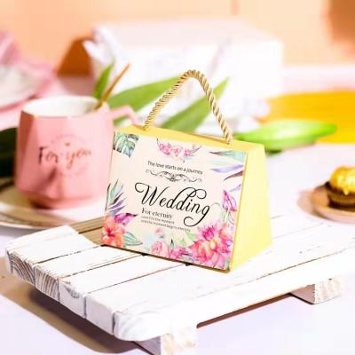 Cina sacco di carta lucido della damigella d'onore della laminazione di 200gsm Mini Wedding Paper Gift Bag in vendita