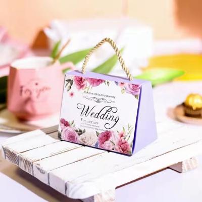 Cina sacco di carta lucido della damigella d'onore della laminazione di 200gsm Mini Wedding Paper Gift Bag in vendita