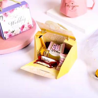 Cina sacco di carta lucido della damigella d'onore della laminazione di 200gsm Mini Wedding Paper Gift Bag in vendita