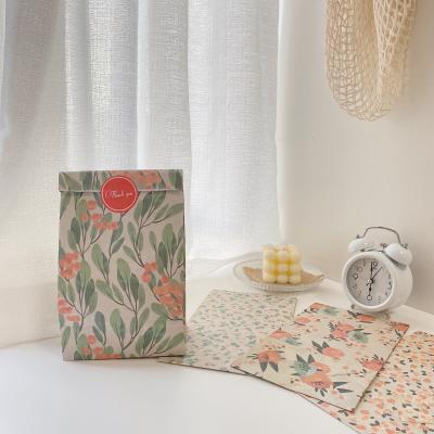 Cina Piccola borsa di carta piegata floreale del regalo di nozze attuali dei sacchi di carta 30gsm-160gsm della maniglia in vendita