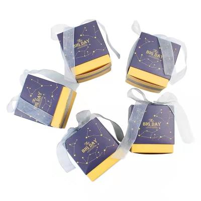 Cina 128gsm ai contenitori di regalo nuziali della doccia della scatola da pasticceria di favore di nozze 350gsm con seta in vendita