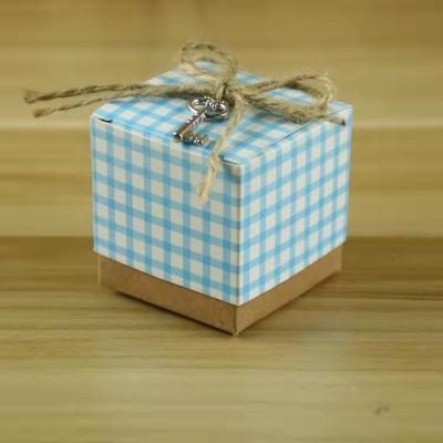 Cina Controlli il contenitore di regalo di carta di favore di nozze della scatola quadrata 260gsm di Candy di cioccolato dei modelli in vendita