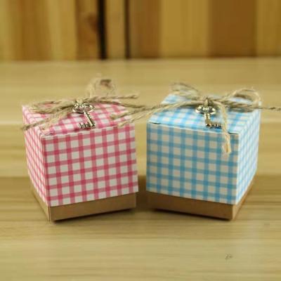 Cina Controlli il contenitore di regalo di carta di favore di nozze della scatola quadrata 260gsm di Candy di cioccolato dei modelli in vendita