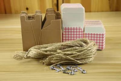 Cina Controlli il contenitore di regalo di carta di favore di nozze della scatola quadrata 260gsm di Candy di cioccolato dei modelli in vendita