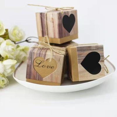 Cina Il laser ha tagliato le scatole di favore della festa di compleanno della scatola di carta 5x5x5cm di nozze del cuore in vendita