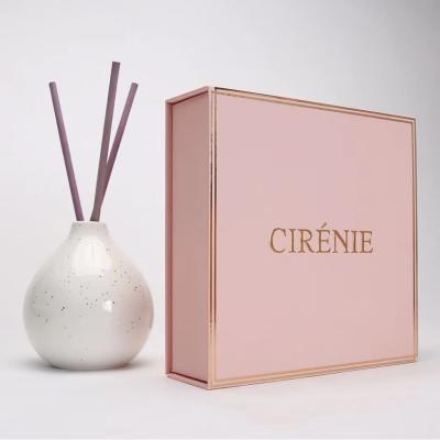 Cina 600gsm alla chiusura d'imballaggio di Flip Top Boxes With Magnetic del contenitore di regalo del cartone 1600gsm in vendita