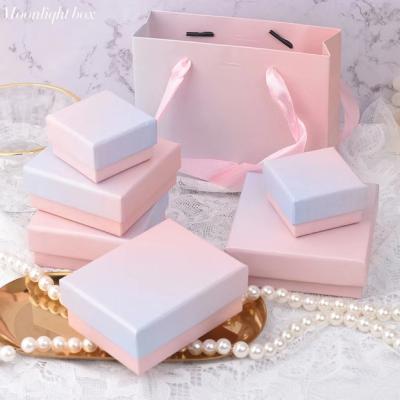Cina Bollettini rispettosi dell'ambiente del contenitore di regalo dell'OEM Logo Cardboard Gift Packaging Box 5x5x3 in vendita