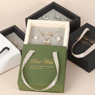 Cina Collana del contenitore di regalo amichevole del cartone 10x10x3.5 di Eco e contenitore di regalo d'imballaggio dell'orecchino in vendita