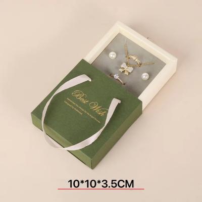 Cina Collana del contenitore di regalo amichevole del cartone 10x10x3.5 di Eco e contenitore di regalo d'imballaggio dell'orecchino in vendita