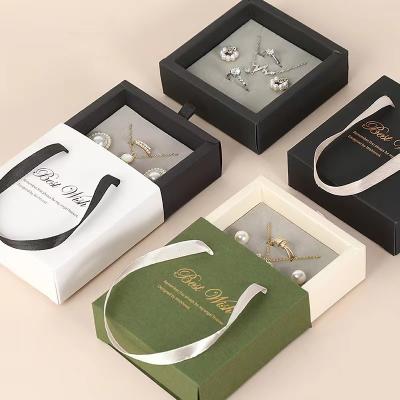 Cina Collana del contenitore di regalo amichevole del cartone 10x10x3.5 di Eco e contenitore di regalo d'imballaggio dell'orecchino in vendita