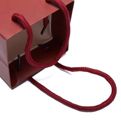 Cina Regalo di lusso che imballa i sacchi di carta rosso scuro stampati su ordinazione della bottiglia di vino dei sacchi di carta del vino della bottiglia con le maniglie in vendita