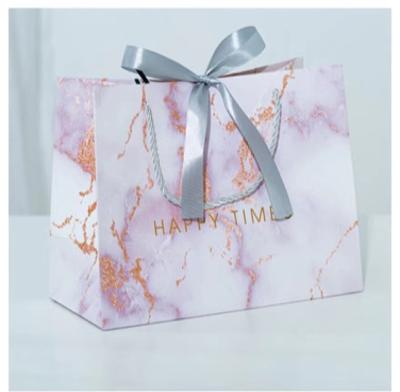 Cina Personalizzi la carta che di LOGO Marble la consegna su ordinazione della carta della borsa del regalo insacca con la maniglia del nastro in vendita