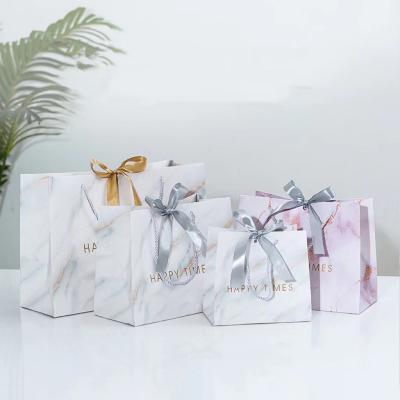 Cina Personalizzi la carta che di LOGO Marble la consegna su ordinazione della carta della borsa del regalo insacca con la maniglia del nastro in vendita