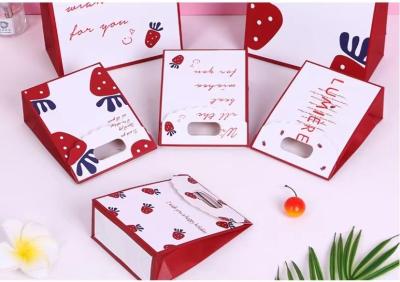 Cina scatola attuale 40cm*12cm*30cm del bordo di avorio dei sacchi di carta della stampa della fragola 130gsm in vendita