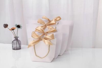 Cina Timbratura della borsa bianca del regalo del nastro della cravatta a farfalla della borsa di Logo Light Green Cosmetic Shopping in vendita