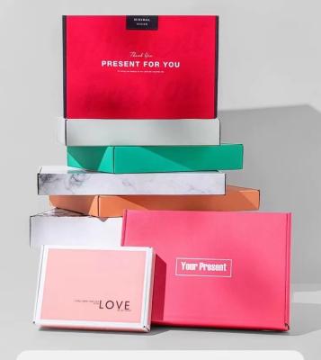Cina Il panno di bellezza di Eco Skincare ha ondulato il contenitore di carta Matte Colored Corrugated Mailing Boxes in vendita