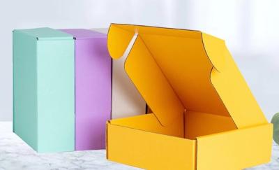 Cina L'abitudine di colore di Candy dell'abbigliamento ha ondulato i contenitori 9x6x3 9x6x4 di bollettino in vendita