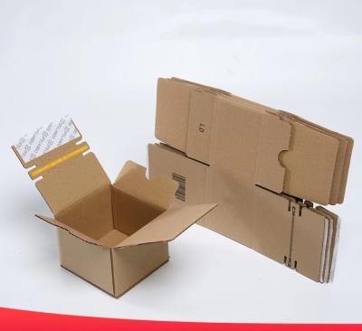 Cina 5x5x5 6x6x6 ha ondulato le scatole di spedizione di commercio elettronico della scatola di carta con la striscia di strappo in vendita