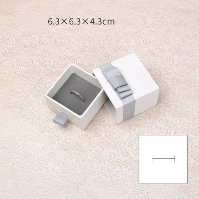 Cina Contenitori di regalo bianchi di Grey Kraft Paper Jewelry della collana del ODM piccoli con il cassetto in vendita