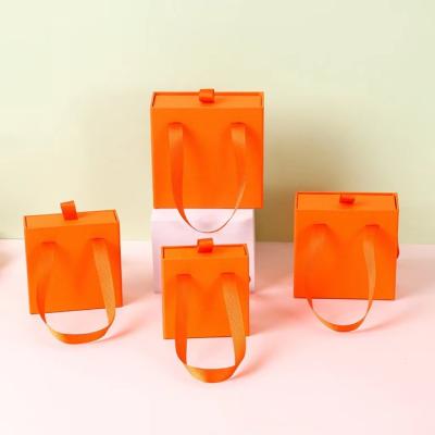 Cina Scatola 9x9x3.4cm del cassetto di Logo Paper Jewellery Packaging Sliding della stagnola d'argento dell'oro 8x8x3.2cm in vendita