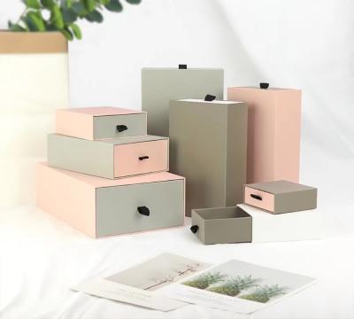 Cina Velluto dentro il contenitore di regalo di carta su ordinazione dei contenitori di gioielli di 85x85x35mm che imballa Matt Lamination in vendita
