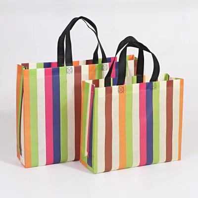 Cina Sacco di carta di Logo Printed Gilding Striped Apparel che imballa per i vestiti in vendita