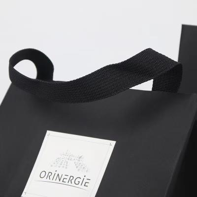 Cina Borse di carta di marmo del regalo dell'abito del nero dell'OEM dell'abbigliamento bianco del sacco di carta in vendita