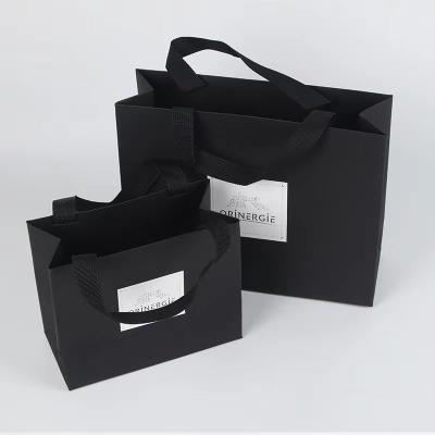 Cina Borse di carta di marmo del regalo dell'abito del nero dell'OEM dell'abbigliamento bianco del sacco di carta in vendita