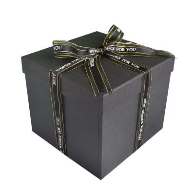 Cina Contenitore di imballaggio rosa nero del vestito da sposa dal cartone del contenitore di carta di nozze 210gsm-400gsm in vendita