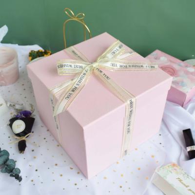 Cina Contenitore di imballaggio rosa nero del vestito da sposa dal cartone del contenitore di carta di nozze 210gsm-400gsm in vendita