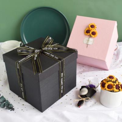 Cina Contenitore di imballaggio rosa nero del vestito da sposa dal cartone del contenitore di carta di nozze 210gsm-400gsm in vendita