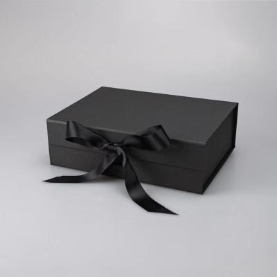 China Kundenspezifische Druck-Maschinenhälften-formte magnetisches Kraftpapier-Geschenkbox-Buch Pralinenschachtel 23*17*7cm zu verkaufen