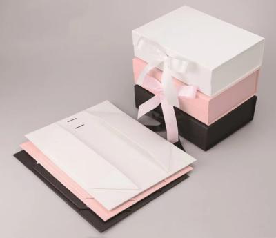 China Kundenspezifische Druck-Maschinenhälften-formte magnetisches Kraftpapier-Geschenkbox-Buch Pralinenschachtel 23*17*7cm zu verkaufen