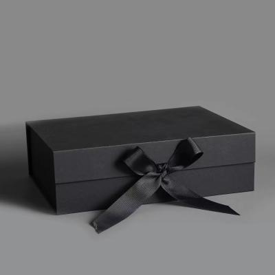 China Kundenspezifische Druck-Maschinenhälften-formte magnetisches Kraftpapier-Geschenkbox-Buch Pralinenschachtel 23*17*7cm zu verkaufen