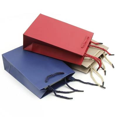 Cina gioielli di carta di 14.5*6.5*21.5cm che imballano i piccoli sacchi di carta per gioielli in vendita