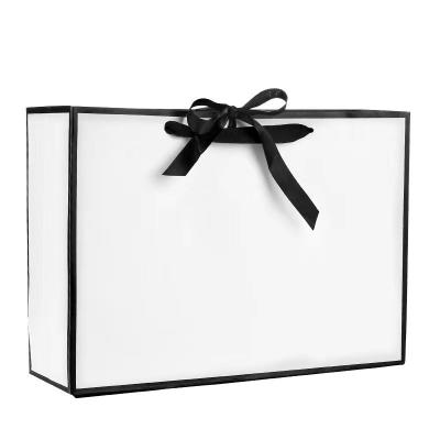 Cina abito Art Paper Bag di 28x21x8cm in vendita
